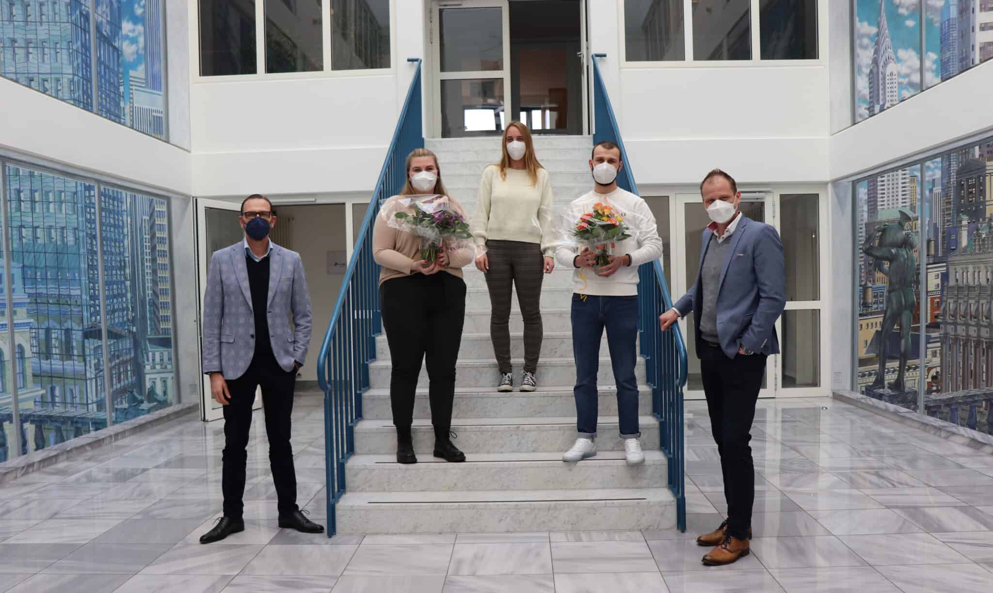 Nach 2,5 Jahren Ausbildung und erfolgreichem Abschluss: Auszubildende ...