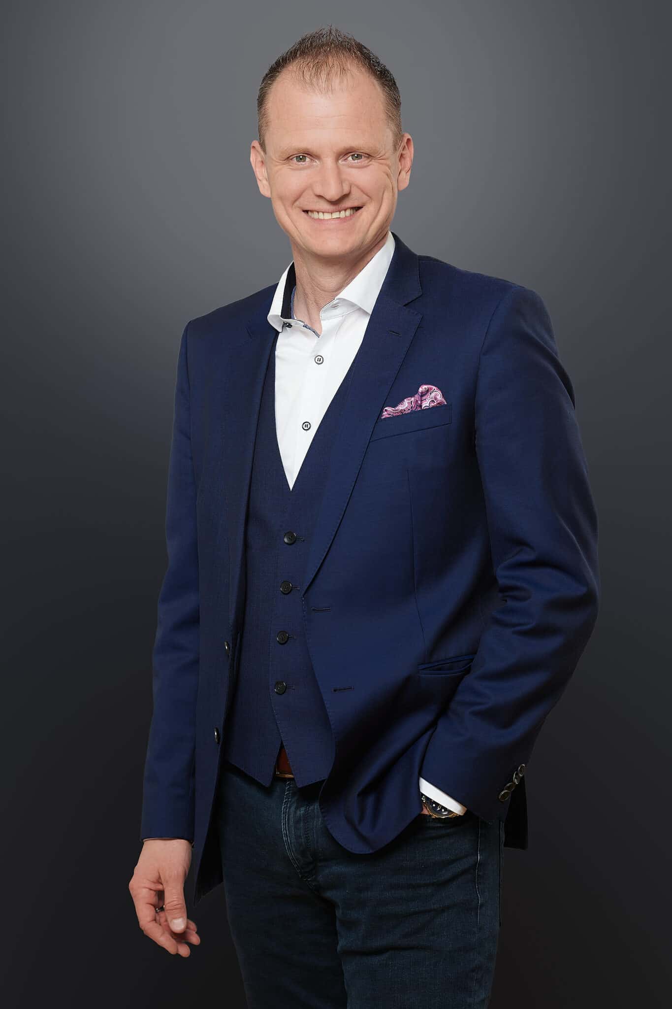 Leadership Team // Leadership Role Models - V-LINE GROUP